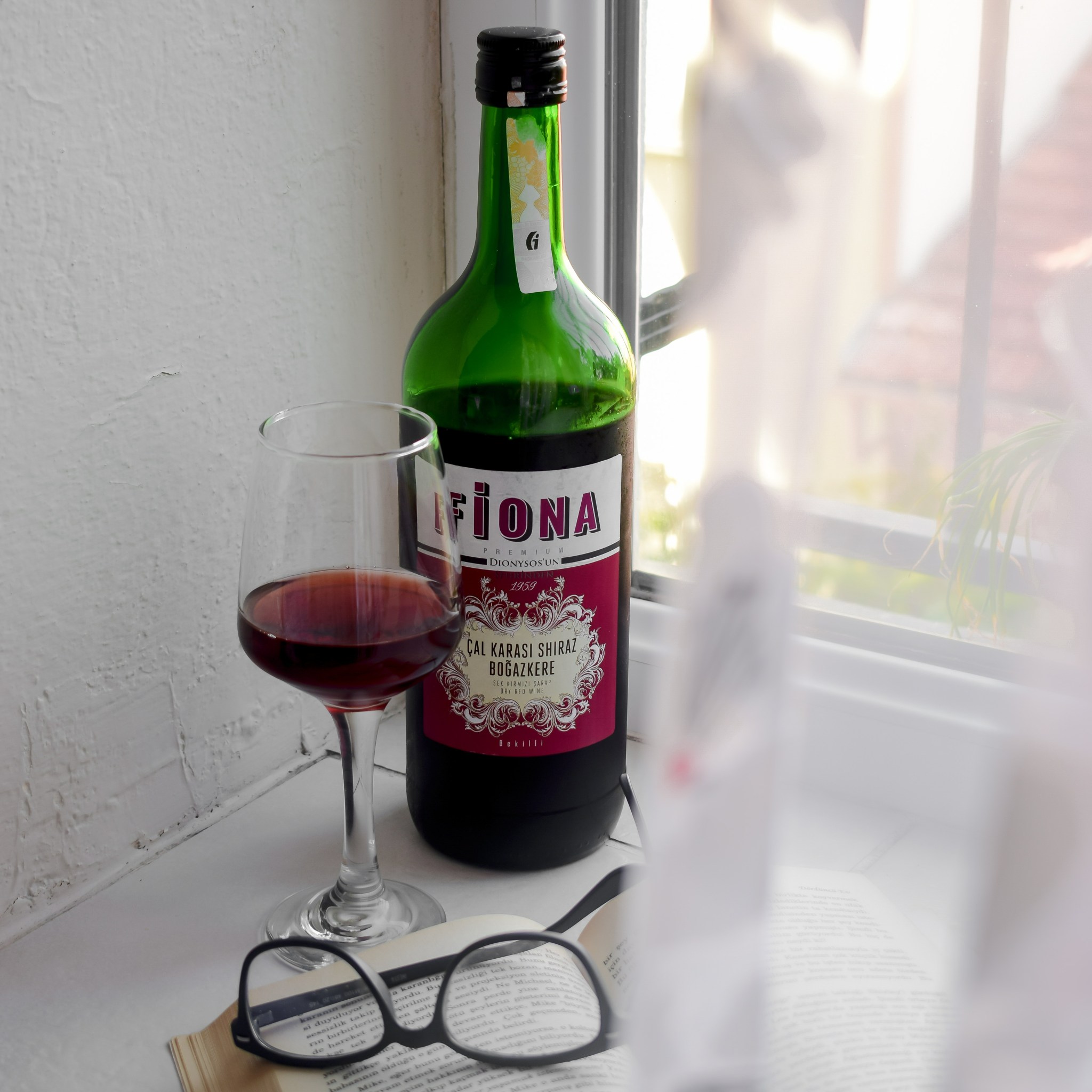 Uncorking the Secrets: How to Talk Wine Like a Pro – Farrah